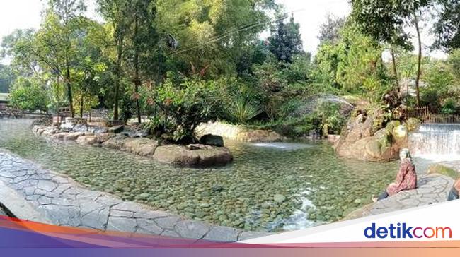 Berendam Air Hangat di Curug Jodo Sari Ater Subang