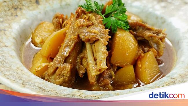 Resep Semur Ayam Kentang Rumahan yang Jadi Lauk Favorit