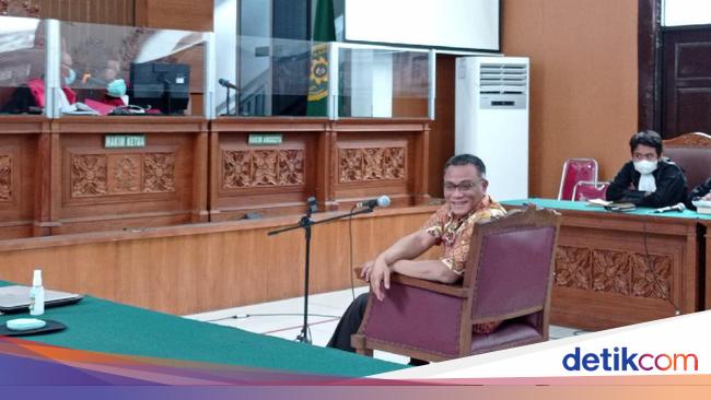 Ini Alasan Hakim Vonis Penjara Jumhur Hidayat tapi Tak Ditahan Ini Alasan Hakim Vonis Penjara Jumhur Hidayat tapi Tak Ditahan