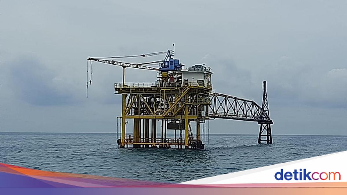 Melihat dari Dekat Platform Offshore Pertama Di Indonesia