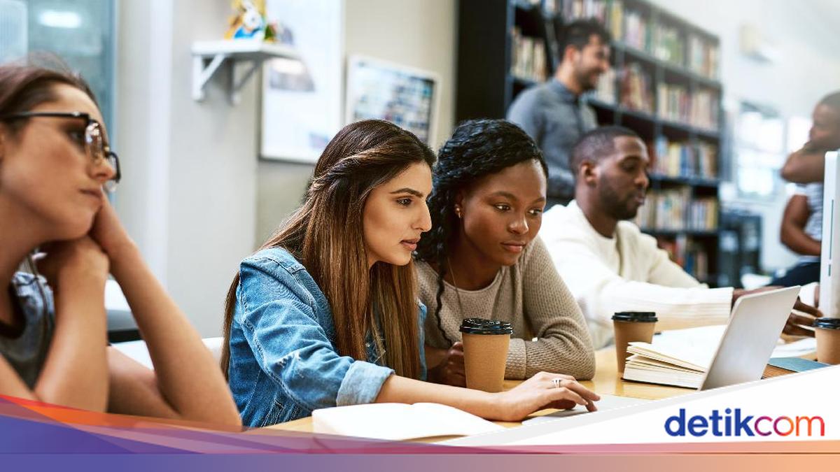 Pengertian Revisi Adalah: Berikut Jenis, Tujuan dan Tahap Menulisnya