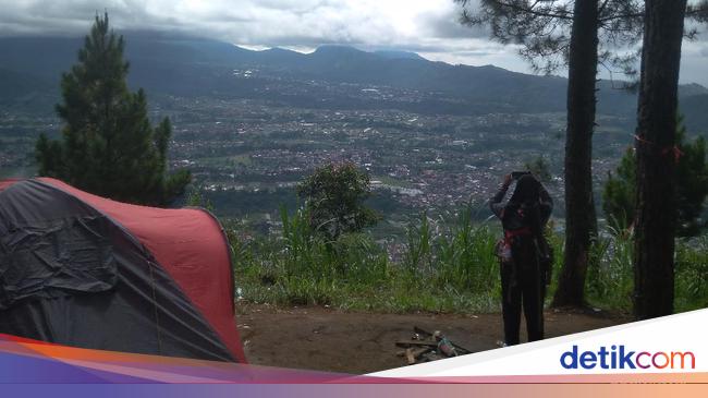 Menikmati Panorama Lembang dari Gunung Putri