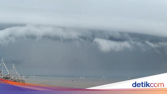 Fenomena Awan Mirip Gelombang Tsunami di Langit Pamekasan, Ini ... Fenomena Awan Mirip Gelombang Tsunami di Langit Pamekasan, Ini ...