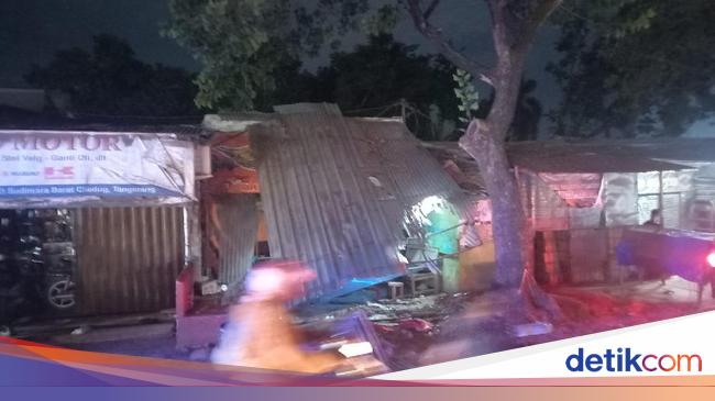 Bentrok Ormas FBR-PP di Ciledug, Polisi Sita Barang Bukti Sajam Bentrok Ormas FBR-PP di Ciledug, Polisi Sita Barang Bukti Sajam