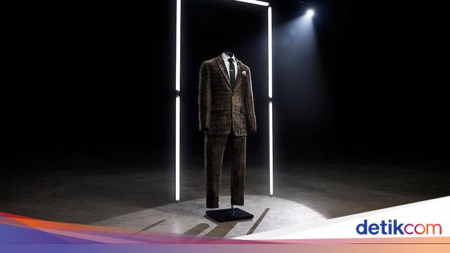 Pertama di Dunia, Setelan Jas Unik Ini Terbuat Dari Kumis Para Pria