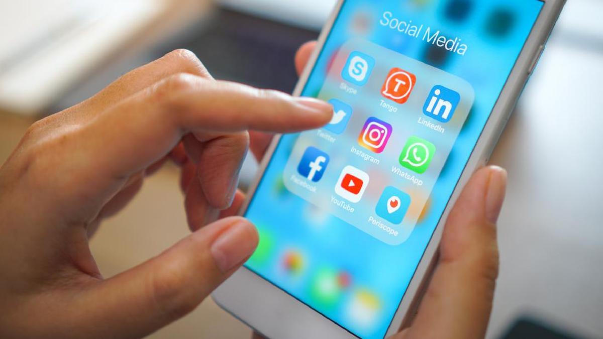 Skrining di Medsos: 30 hingga 40 Persen Netizen Berisiko Alami ...