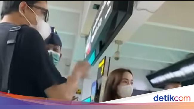 Jadi Alasan Anggiat Cekcok dengan Arteria-Ibu, Ini Aturan Pipis di Pesawat