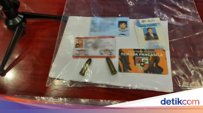 Polisi Dalami Temuan 2 Butir Peluru Revolver dari Massa Pemuda Pancasila Polisi Dalami Temuan 2 Butir Peluru Revolver dari Massa Pemuda Pancasila