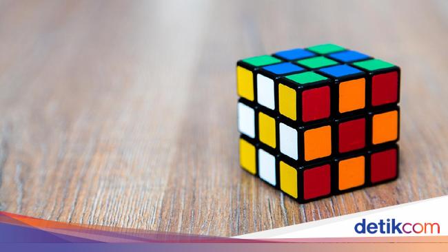 Wow! Robot Mitsubishi Main Rubik Selesai 0,305 Detik!