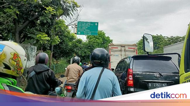 Ada Pengerjaan Proyek, Lalin Jalan Raya Daan Mogot Tangerang Macet Parah