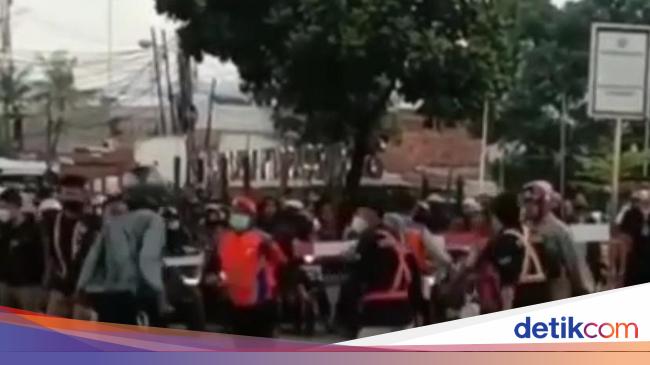 Sekelompok Orang Serang Relawan Edan Sepur di Bandung