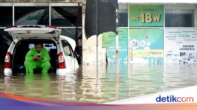 Jangan Panik! Begini Cara Klaim Asuransi Mobil Kena Banjir