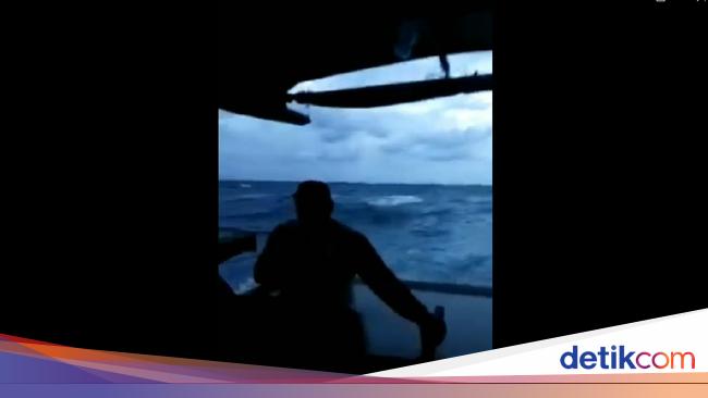 Viral Kapal Terombang Ambing Gelombang Tinggi Di Jepara Hati Hati Pelaut