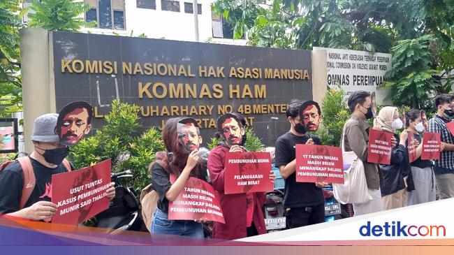 Komnas HAM Digeruduk Massa Desak Kasus Munir Diusut Lagi Komnas HAM Digeruduk Massa Desak Kasus Munir Diusut Lagi