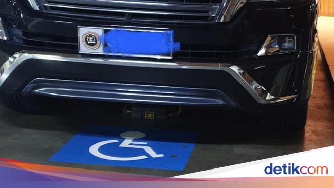 Mobil DPR di Parkiran Difabel, Siapa yang Boleh Parkir di Tempat ...