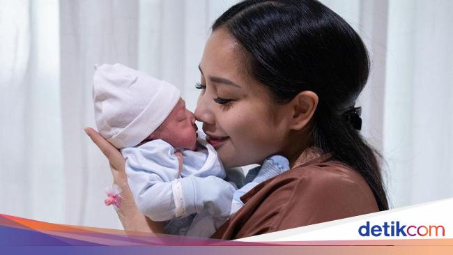 Gaya Nagita Slavina Pakai Kerudung 'Malaikat' Rp 9,3 Juta, Netizen Heboh