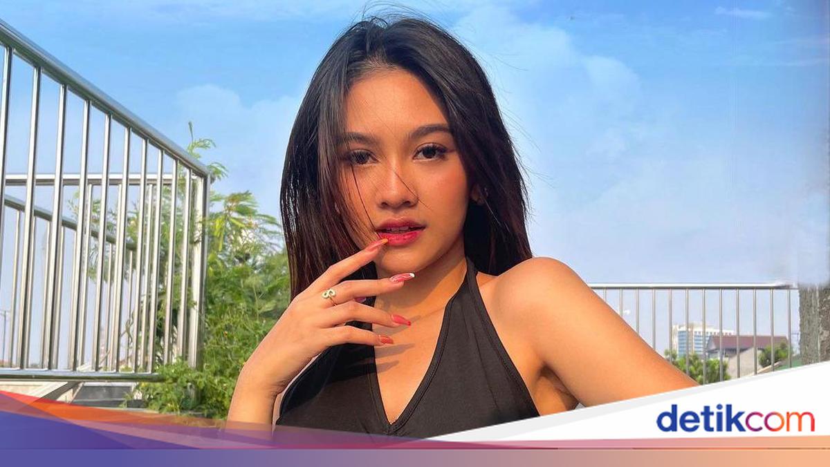 Sarah Tuffahati Jawab Tantangan Adegan Mesra dan Busana Seksi