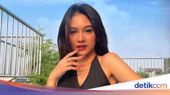Sarah Tuffahati Jawab Tantangan Adegan Mesra dan Busana Seksi