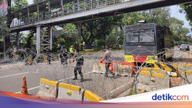 Buruh Demo, Lalu Lintas Patung Kuda ke Istana Ditutup Siang Ini