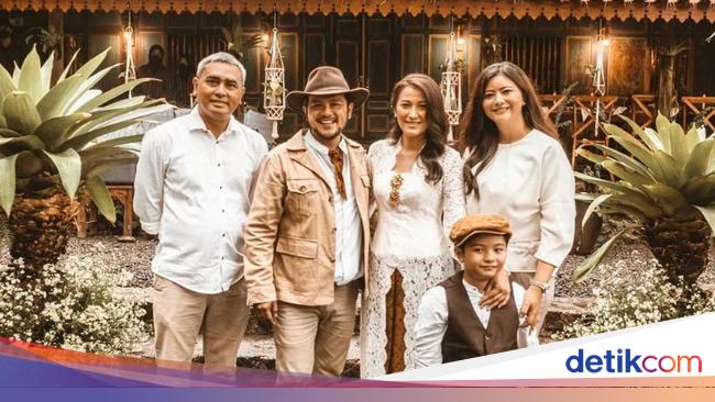 Hadiri Pernikahan Ramon Y Tungka, Mantan Istri Datang dengan Pasangan