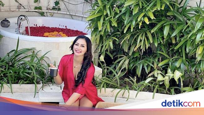 Si Cantik Sisca Mellyana yang Hobi Makan Mie dan Floating Breakfast