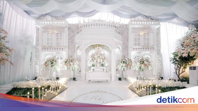 10 Foto Pernikahan Viral di Gang Sempit Bekasi Dekornya Bak Hotel Bintang Lima