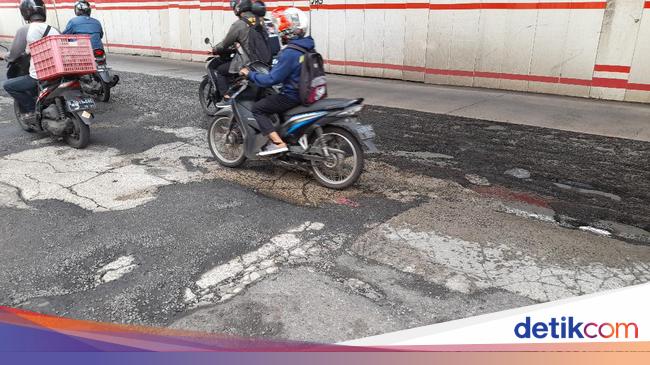 detikcom Do Your Magic: Bahaya! Jl Rasuna Said Jaksel Tambah Rusak