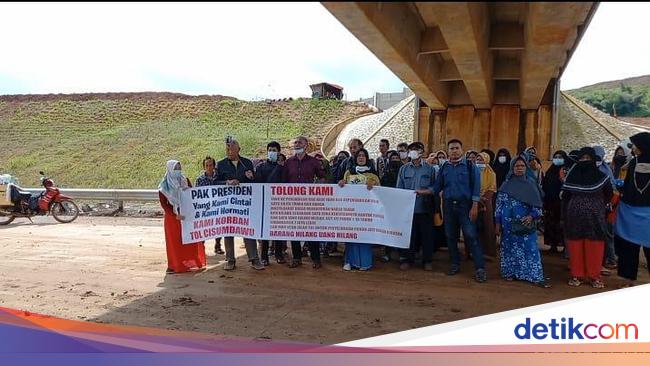 Pembebasan Lahan Tak Sesuai, Ratusan Warga Blokade Akses Proyek Tol Cisumdawu