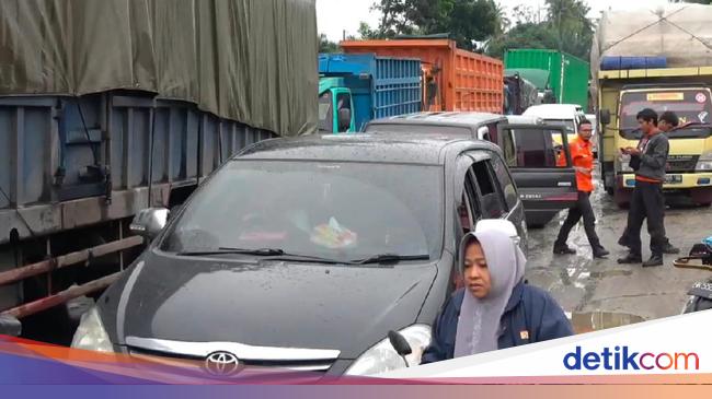Sudah 17 Jam Macet Parah di Jalinsum Arah Kisaran Belum Tuntas