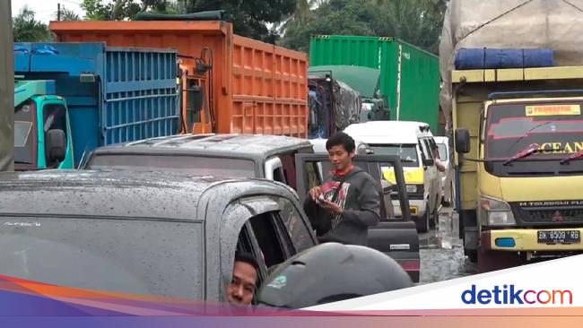 Jalinsum Batu Bara Arah Kisaran Macet Parah!