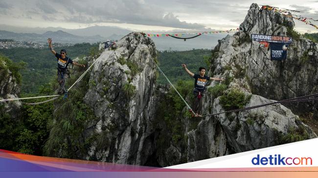 Pacu Adrenalin di Ketinggian Tebing Hawu Bandung