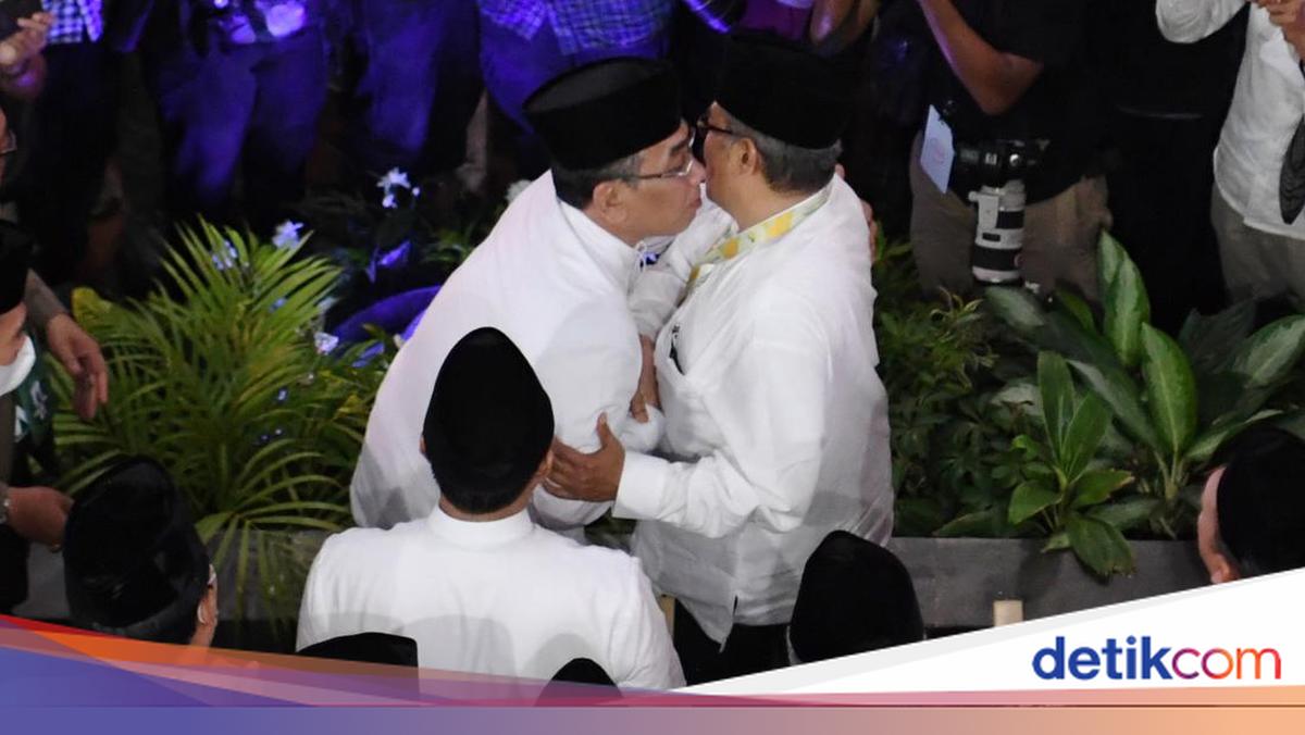 Cium-Peluk Hangat Yahya Staquf ke Said Aqil Saat Muktamar Ditutup