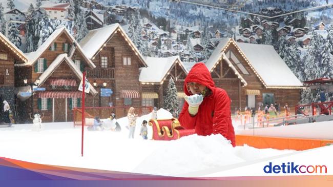 Main Salju di Trans Snow World Bekasi Bikin Liburan Natal Makin Seru!