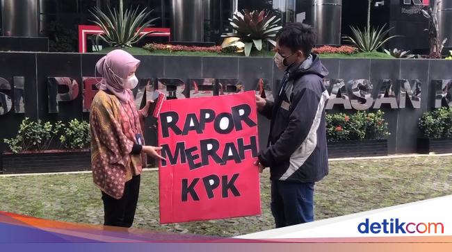 Rapor Merah Hukum 2023