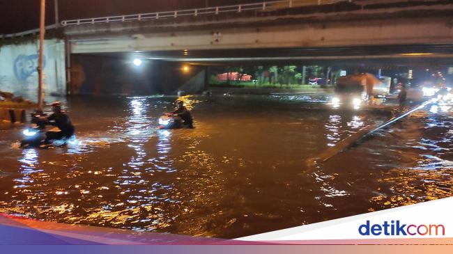 Awal Tahun, Jalan Kaligawe-Terboyo Semarang Banjir