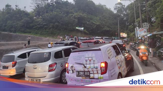 One Way Arah Jakarta Diterapkan, Lalin di Puncak Macet