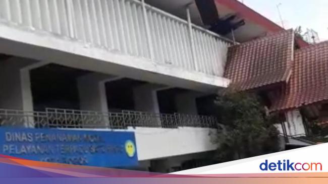 Atap Kantor Dinas di Balai Kota Bogor Beterbangan Diterjang Puting Beliung