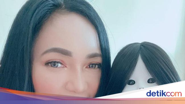 Ini Furi Harun, Orang Tua Asuh 349 Boneka Arwah Kini Jadi Langganan Artis