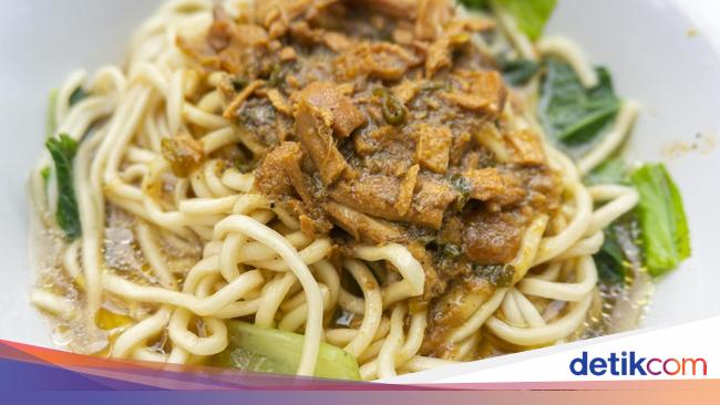 Jajan di Sini! 20 Mie Ayam Gerobakan Porsi Mantap Rp 15 Ribuan