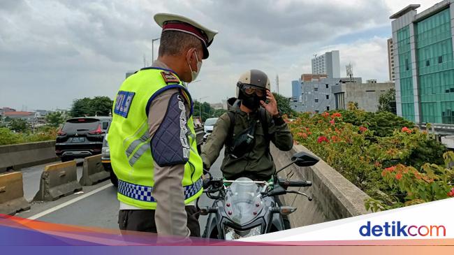 Razia di Flyover Pesing, 92 Pengendara Motor Ditilang!