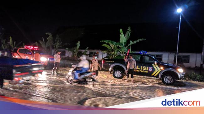 Diguyur Hujan Deras 4 Jam, Ngawi Banjir Hingga Ketinggian 1 Meter