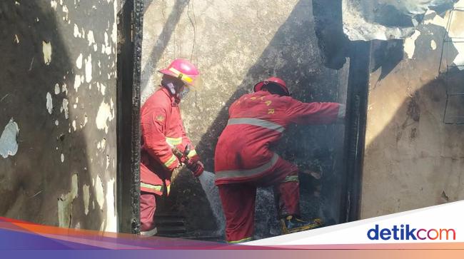 Kebakaran Rumah di Cakung Jaktim Diduga Akibat Korsleting Listrik