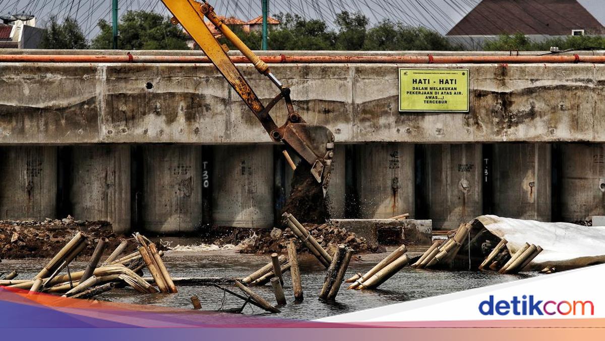 Heru Budi Ungkap Kendala Bangun Tanggul Pantai: Ada Kapal-Nelayan