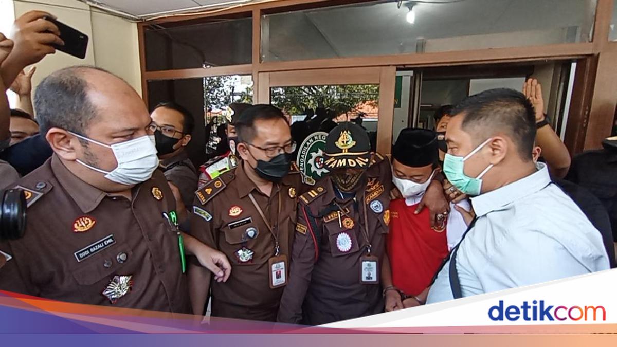 Herry Wirawan Dituntut Hukuman Mati, Keluarga Korban Angkat Bicara