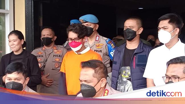 Fakta Mengejutkan di Balik Penangkapan Ardhito Pramono-Vidi Aldiano Menikah Fakta Mengejutkan di Balik Penangkapan Ardhito Pramono-Vidi Aldiano Menikah