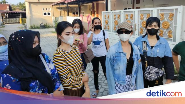 Merasa Ditipu, Emak-emak di Asahan Geruduk Rumah Admin Arisan Online Merasa Ditipu, Emak-emak di Asahan Geruduk Rumah Admin Arisan Online