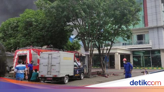 Pabrik Sepatu di Sidoarjo Kebakaran