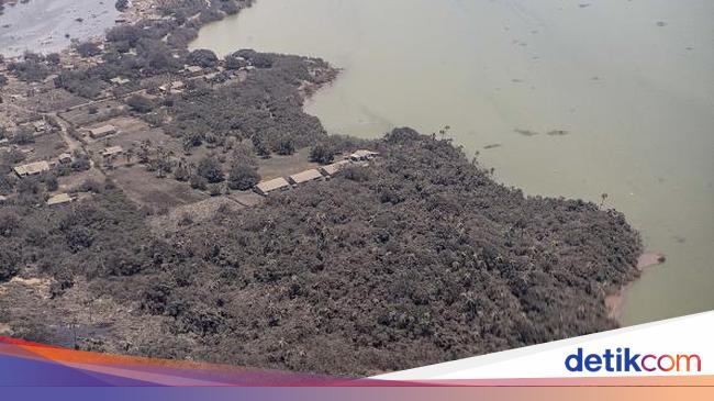 Tonga Diselimuti Abu Pasca-Erupsi Gunung Api yang Memicu Tsunami