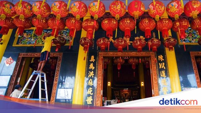 Klenteng Hoo Tong Bio Banyuwangi Mulai Bersih-bersih Jelang Imlek