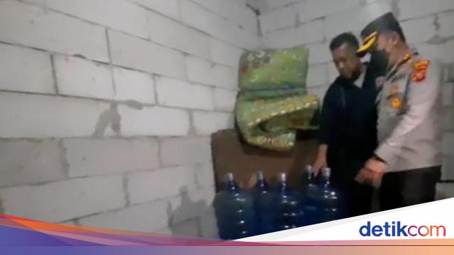 Gerebek Rumah Tempat Pengemasan Ciu, Polisi: Dikemas Seperti Air Mineral